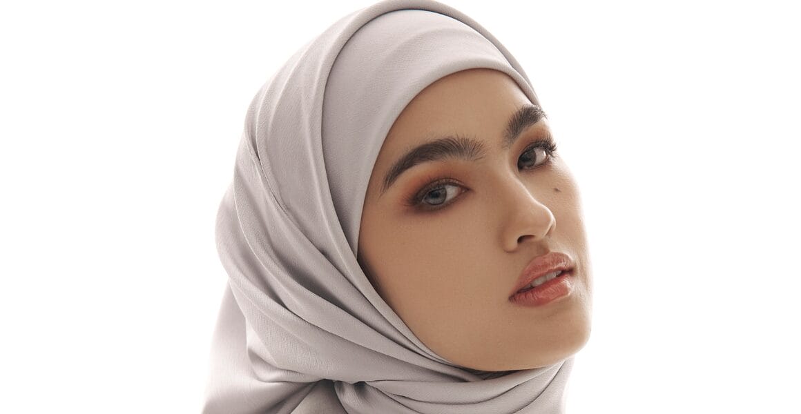 "Kekuatan wanita itu ada pada kelembutan dan ketabahannya sendiri ...