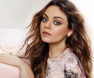 Jemari Emas Oscar 2017; Siapa Solek Siapa? Dari Emma Stone ke Emma Roberts.