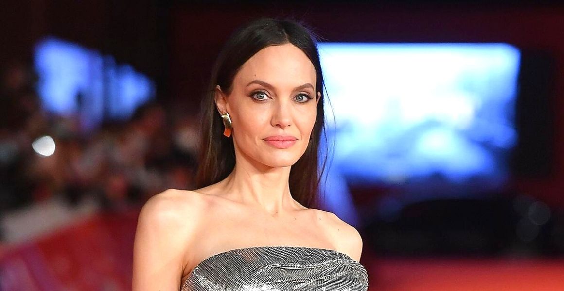 Angelina Jolie Alami Momen Memalukan Di Karpet Merah Eternals - EH!